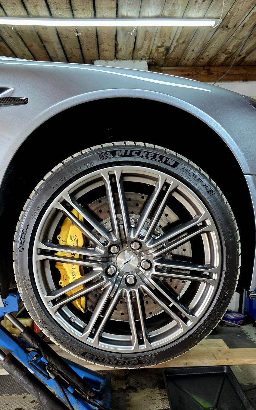 Aston Martin DB9 Upgraded Brakes